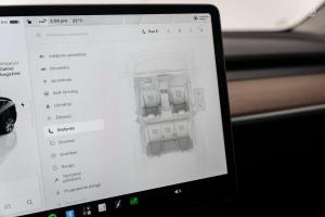 Melns Tesla Model Y 2023 Viļņa, ar dzinēja tilpumu 0.00 L un nobraukumu 104 tūkst. km par 33900 €, foto 25 vietnē AUTOMOTO.COM.LV