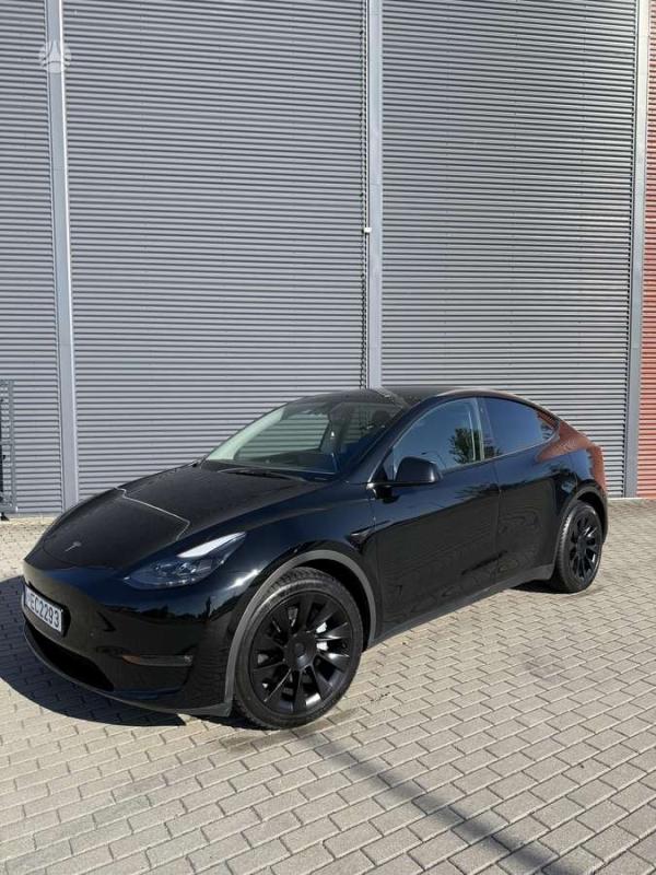 Tesla Model Y 2023 Klaipėda vietnē Melns Tesla Model Y 2023 Klaipėda, ar dzinēja tilpumu 0.00 L un nobraukumu 47 tūkst. km par 29500 €, foto 1 vietnē AUTOMOTO.COM.LV