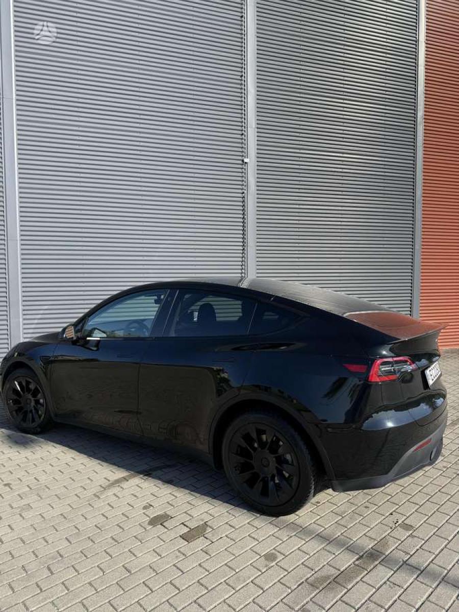 Melns Tesla Model Y 2023 Klaipėda, ar dzinēja tilpumu 0.00 L un nobraukumu 47 tūkst. km par 29500 €, foto 5 vietnē AUTOMOTO.COM.LV