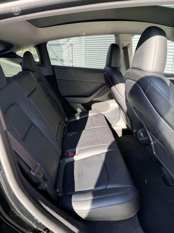 Tesla Model Y 2023 Klaipėda vietnē Melns Tesla Model Y 2023 Klaipėda, ar dzinēja tilpumu 0.00 L un nobraukumu 47 tūkst. km par 29500 €, foto 8 vietnē AUTOMOTO.COM.LV