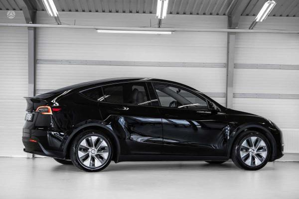 Melns Tesla Model Y 2023 Tukums, ar dzinēja tilpumu 0.00 L un nobraukumu 69 tūkst. km par 36990 €, foto 4 vietnē AUTOMOTO.COM.LV