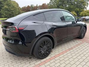 Черный Тесла Модель Y 2023 в Вильнюс, объемом двигателя 0.00 л и пробегом 61 тыс. км за 31990 €, фото 6 на AUTOMOTO.COM.LV
