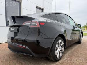 Black Tesla Model Y 2023 in Riga, with an engine capacity of 0.00 L and mileage of 66 thousand km for 36500 €, photo 5 on AUTOMOTO.COM.LV