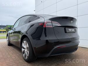 Black Tesla Model Y 2023 in Riga, with an engine capacity of 0.00 L and mileage of 54 thousand km for 38500 €, photo 4 on AUTOMOTO.COM.LV