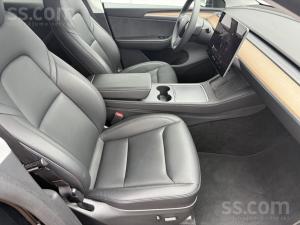Black Tesla Model Y 2023 in Riga, with an engine capacity of 0.00 L and mileage of 54 thousand km for 38500 €, photo 10 on AUTOMOTO.COM.LV