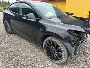 Melns Tesla Model Y 2023 Klaipėda, ar dzinēja tilpumu 0.00 L un nobraukumu 32 tūkst. km par 14900 €, foto 6 vietnē AUTOMOTO.COM.LV