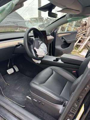 Melns Tesla Model Y 2023 Klaipėda, ar dzinēja tilpumu 0.00 L un nobraukumu 32 tūkst. km par 14900 €, foto 10 vietnē AUTOMOTO.COM.LV