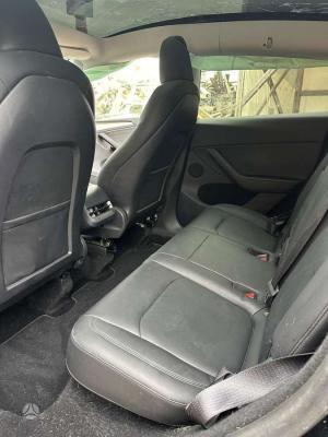Melns Tesla Model Y 2023 Klaipėda, ar dzinēja tilpumu 0.00 L un nobraukumu 32 tūkst. km par 14900 €, foto 13 vietnē AUTOMOTO.COM.LV