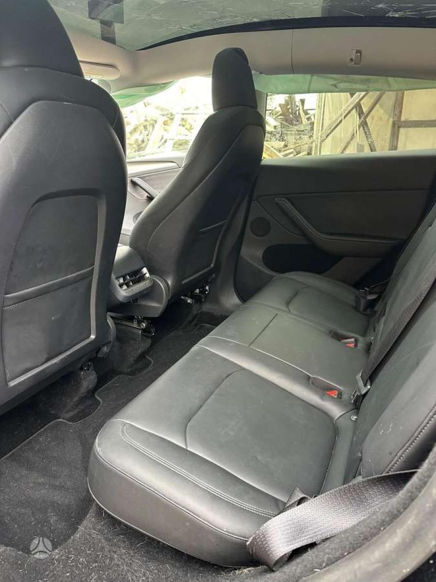 Melns Tesla Model Y 2023 Klaipėda, ar dzinēja tilpumu 0.00 L un nobraukumu 32 tūkst. km par 14900 €, foto 13 vietnē AUTOMOTO.COM.LV