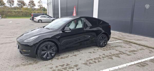 Black Tesla Model Y 2023 in Vilnius, with an engine capacity of 0.00 L and mileage of 39 thousand km for 26900 €, photo 1 on AUTOMOTO.COM.LV