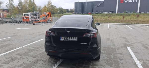 Black Tesla Model Y 2023 in Vilnius, with an engine capacity of 0.00 L and mileage of 39 thousand km for 26900 €, photo 9 on AUTOMOTO.COM.LV