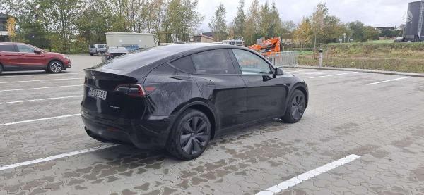 Черный Тесла Модель Y 2023 в Вильнюс, объемом двигателя 0.00 л и пробегом 39 тыс. км за 26900 €, фото 8 на AUTOMOTO.COM.LV
