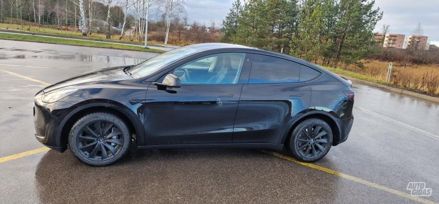 Black Tesla Model Y 2024 in Vilnius, with an engine capacity of 0.00 L and mileage of 25 thousand km for 28500 €, photo 3 on AUTOMOTO.COM.LV