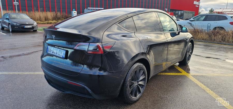 Black Tesla Model Y 2024 in Vilnius, with an engine capacity of 0.00 L and mileage of 25 thousand km for 28500 €, photo 5 on AUTOMOTO.COM.LV