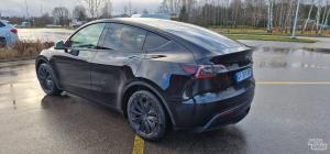 Black Tesla Model Y 2024 in Vilnius, with an engine capacity of 0.00 L and mileage of 25 thousand km for 28500 €, photo 6 on AUTOMOTO.COM.LV