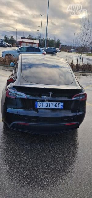 Black Tesla Model Y 2024 in Vilnius, with an engine capacity of 0.00 L and mileage of 25 thousand km for 28500 €, photo 7 on AUTOMOTO.COM.LV