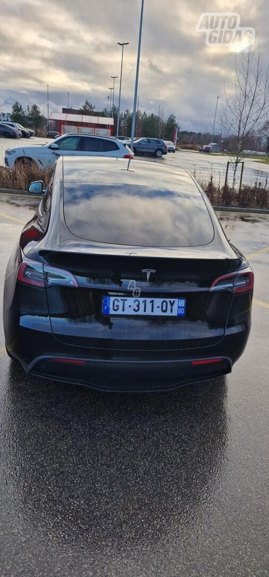 Black Tesla Model Y 2024 in Vilnius, with an engine capacity of 0.00 L and mileage of 25 thousand km for 28500 €, photo 7 on AUTOMOTO.COM.LV