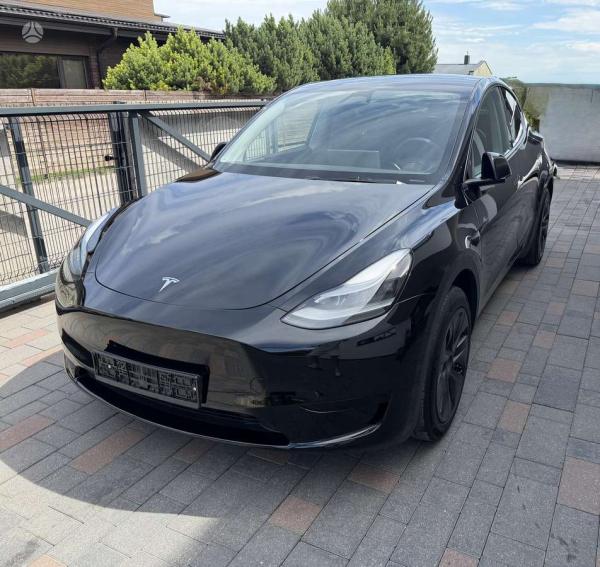 Black Tesla Model Y 2024 in Kaunas, with an engine capacity of 0.00 L and mileage of 16 thousand km for 37250 €, photo 2 on AUTOMOTO.COM.LV