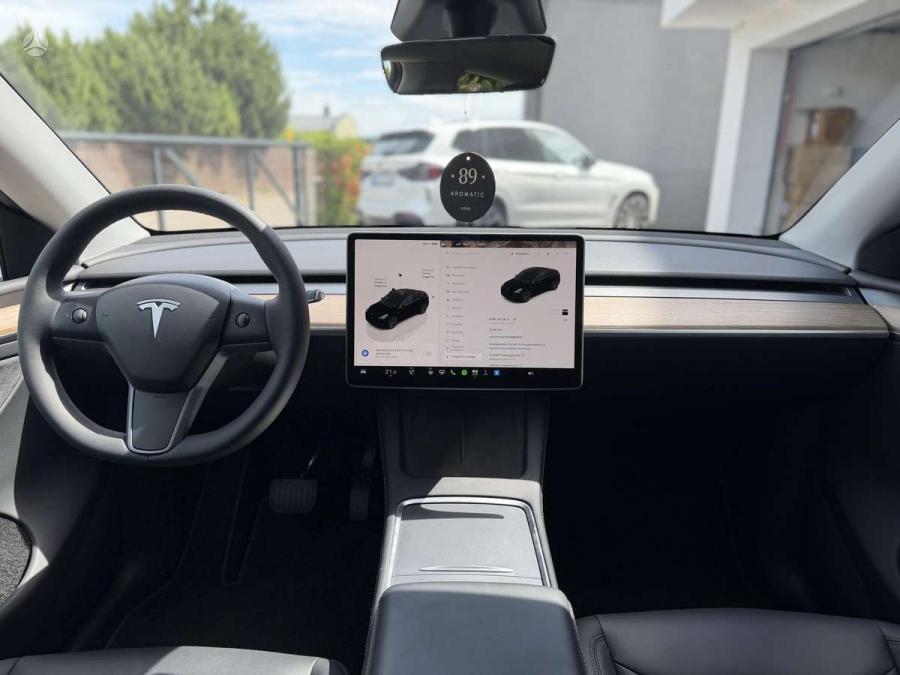 Melns Tesla Model Y 2024 Kauņa, ar dzinēja tilpumu 0.00 L un nobraukumu 16 tūkst. km par 37250 €, foto 19 vietnē AUTOMOTO.COM.LV