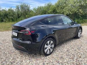 Black Tesla Model Y 2024 in Vilnius, with an engine capacity of 0.00 L and mileage of 195 thousand km for 25900 €, photo 3 on AUTOMOTO.COM.LV