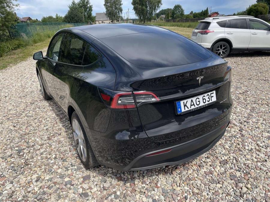 Black Tesla Model Y 2024 in Vilnius, with an engine capacity of 0.00 L and mileage of 195 thousand km for 25900 €, photo 7 on AUTOMOTO.COM.LV