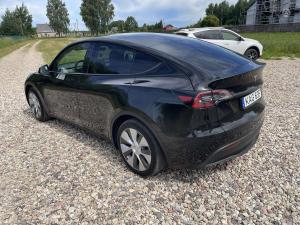 Black Tesla Model Y 2024 in Vilnius, with an engine capacity of 0.00 L and mileage of 195 thousand km for 25900 €, photo 8 on AUTOMOTO.COM.LV