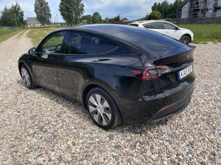Black Tesla Model Y 2024 in Vilnius, with an engine capacity of 0.00 L and mileage of 195 thousand km for 25900 €, photo 8 on AUTOMOTO.COM.LV