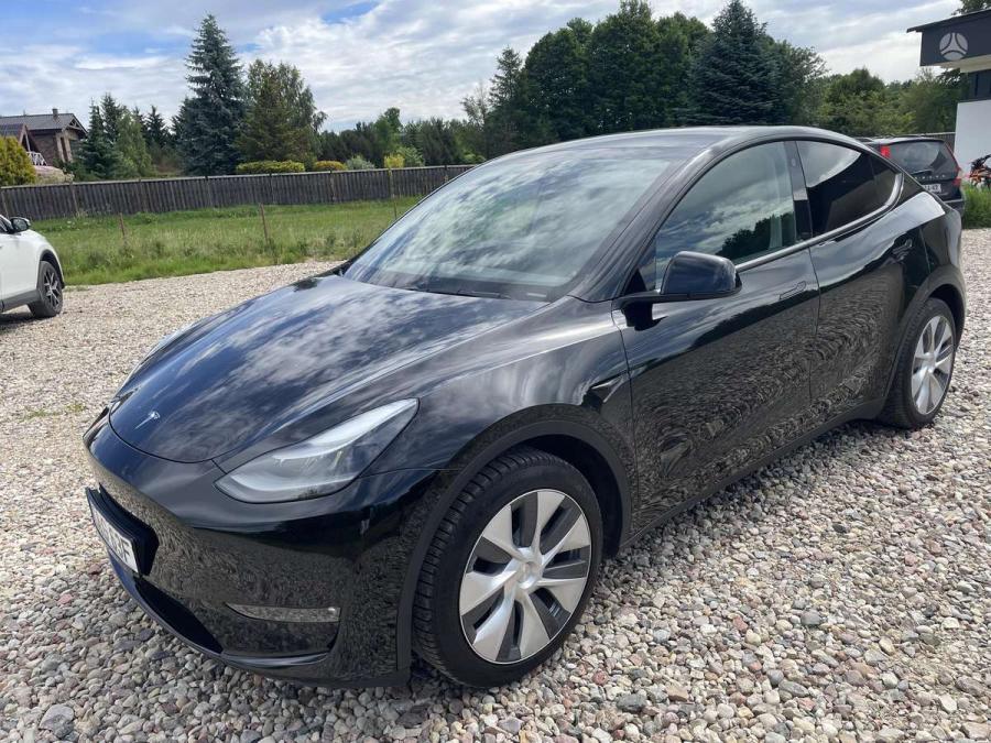 Black Tesla Model Y 2024 in Vilnius, with an engine capacity of 0.00 L and mileage of 195 thousand km for 25900 €, photo 12 on AUTOMOTO.COM.LV
