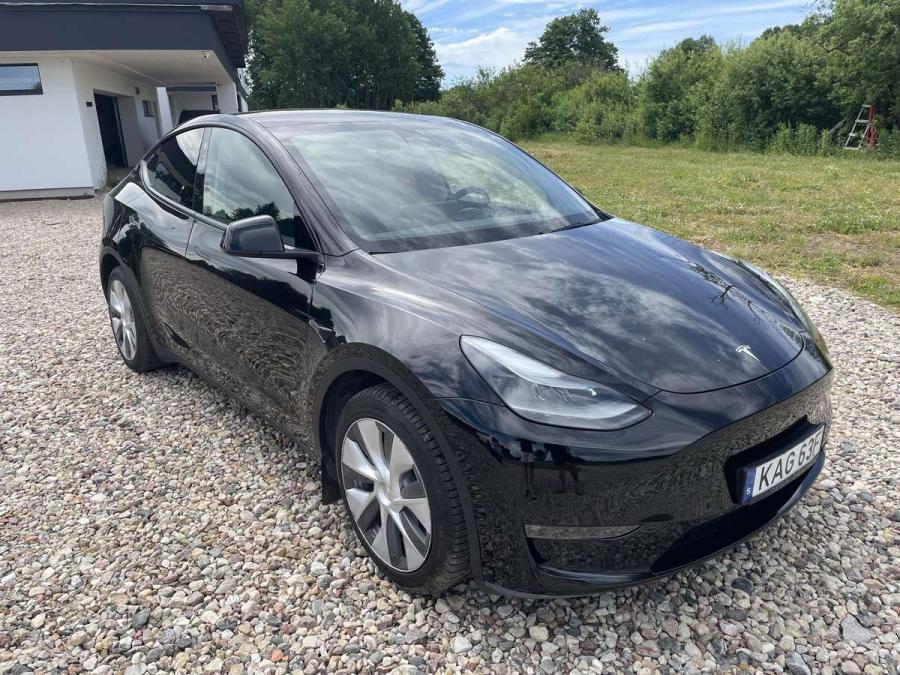 Black Tesla Model Y 2024 in Vilnius, with an engine capacity of 0.00 L and mileage of 195 thousand km for 25900 €, photo 16 on AUTOMOTO.COM.LV
