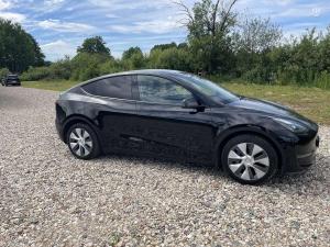 Black Tesla Model Y 2024 in Vilnius, with an engine capacity of 0.00 L and mileage of 195 thousand km for 25900 €, photo 18 on AUTOMOTO.COM.LV