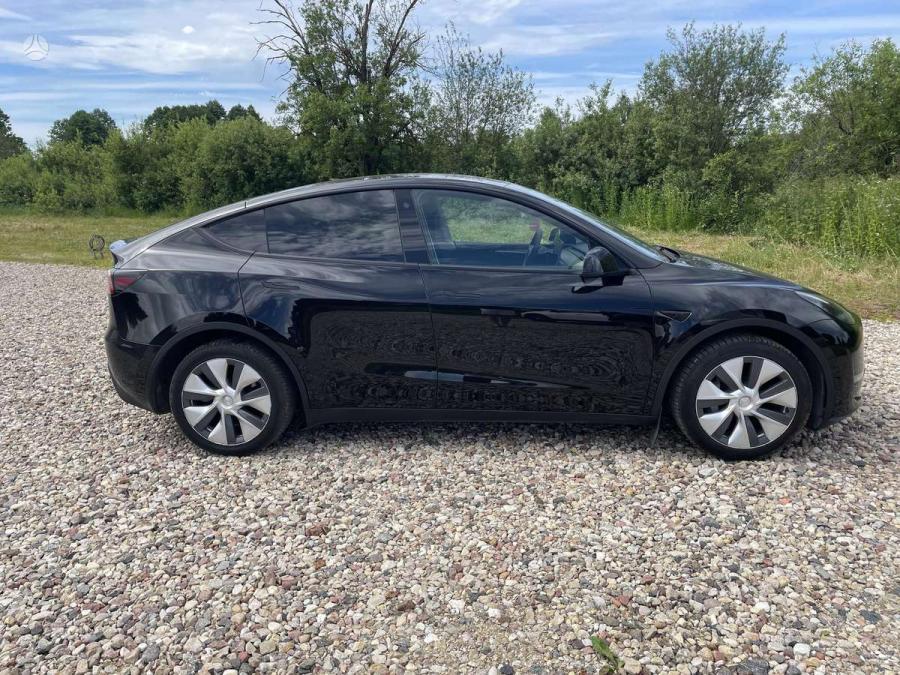 Black Tesla Model Y 2024 in Vilnius, with an engine capacity of 0.00 L and mileage of 195 thousand km for 25900 €, photo 19 on AUTOMOTO.COM.LV