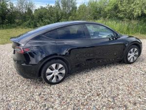 Black Tesla Model Y 2024 in Vilnius, with an engine capacity of 0.00 L and mileage of 195 thousand km for 25900 €, photo 20 on AUTOMOTO.COM.LV