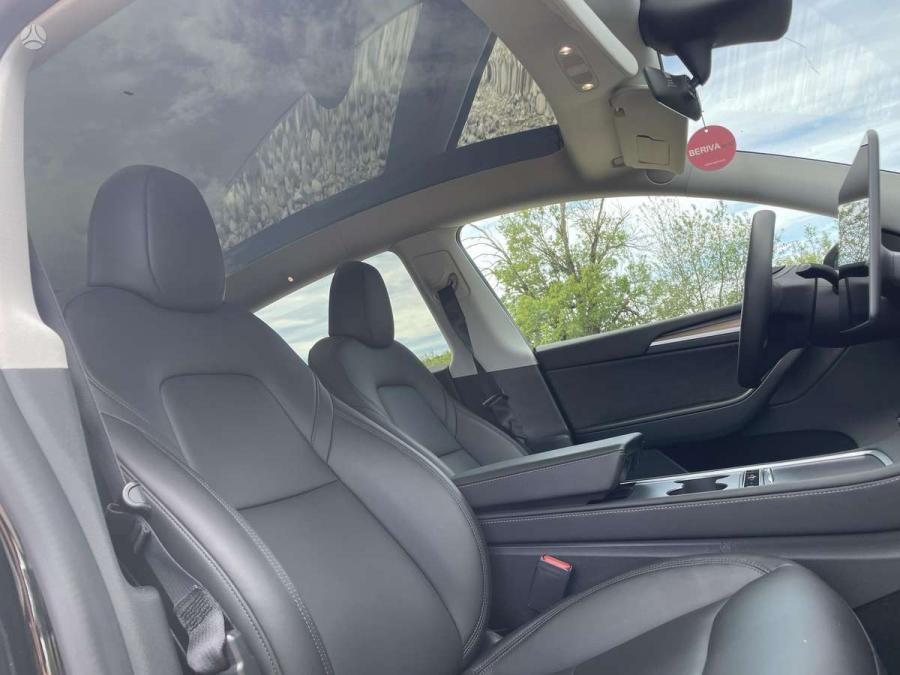 Black Tesla Model Y 2024 in Vilnius, with an engine capacity of 0.00 L and mileage of 195 thousand km for 25900 €, photo 23 on AUTOMOTO.COM.LV