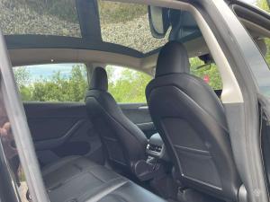 Black Tesla Model Y 2024 in Vilnius, with an engine capacity of 0.00 L and mileage of 195 thousand km for 25900 €, photo 25 on AUTOMOTO.COM.LV