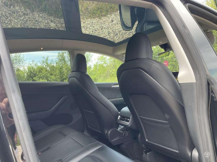 Black Tesla Model Y 2024 in Vilnius, with an engine capacity of 0.00 L and mileage of 195 thousand km for 25900 €, photo 25 on AUTOMOTO.COM.LV
