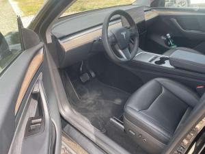 Black Tesla Model Y 2024 in Vilnius, with an engine capacity of 0.00 L and mileage of 195 thousand km for 25900 €, photo 31 on AUTOMOTO.COM.LV