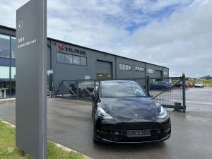 Melns Tesla Model Y 2024 Viļņa, ar dzinēja tilpumu 0.00 L un nobraukumu 57 tūkst. km par 35850 €, foto  vietnē AUTOMOTO.COM.LV