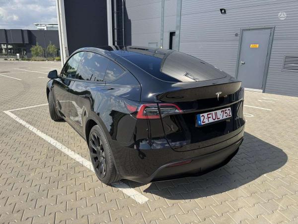 Black Tesla Model Y 2024 in Kaunas, with an engine capacity of 0.00 L and mileage of 42 thousand km for 35000 €, photo 5 on AUTOMOTO.COM.LV