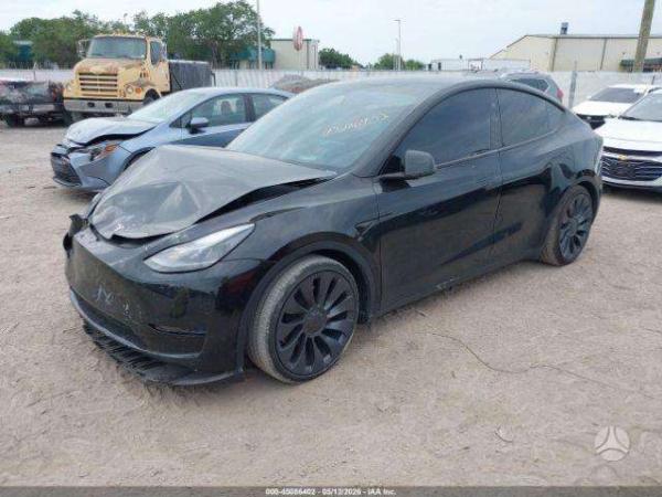 Black Tesla Model Y 2024 in Klaipeda, with an engine capacity of 0.00 L and mileage of 80 thousand km for 21100 €, photo 2 on AUTOMOTO.COM.LV
