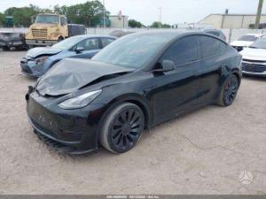 Black Tesla Model Y 2024 in Klaipeda, with an engine capacity of 0.00 L and mileage of 80 thousand km for 21100 €, photo 3 on AUTOMOTO.COM.LV