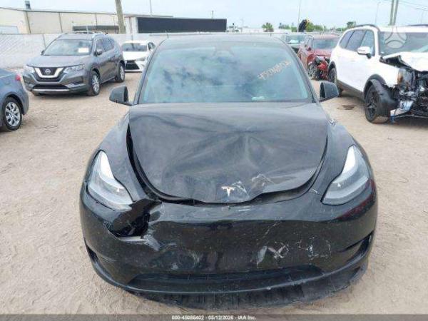Black Tesla Model Y 2024 in Klaipeda, with an engine capacity of 0.00 L and mileage of 80 thousand km for 21100 €, photo 3 on AUTOMOTO.COM.LV