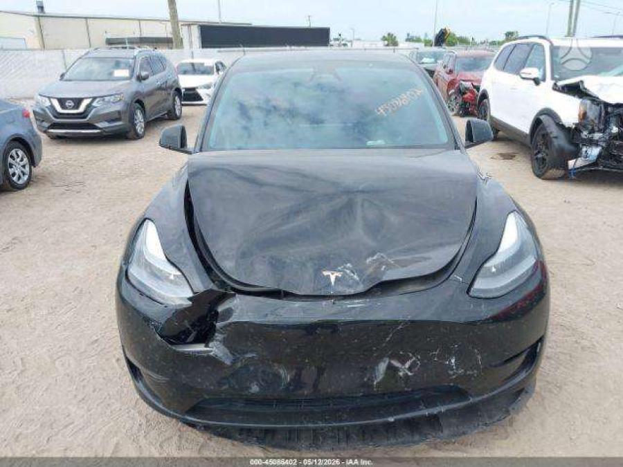 Black Tesla Model Y 2024 in Klaipeda, with an engine capacity of 0.00 L and mileage of 80 thousand km for 21100 €, photo 4 on AUTOMOTO.COM.LV