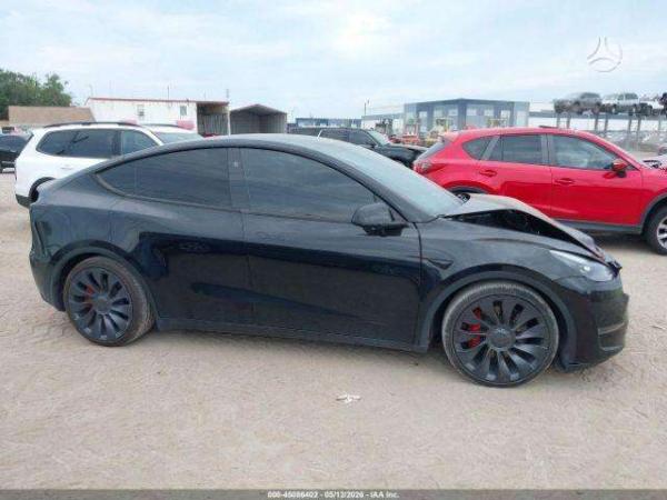 Black Tesla Model Y 2024 in Klaipeda, with an engine capacity of 0.00 L and mileage of 80 thousand km for 21100 €, photo 7 on AUTOMOTO.COM.LV