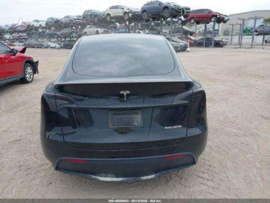 Black Tesla Model Y 2024 in Klaipeda, with an engine capacity of 0.00 L and mileage of 80 thousand km for 21100 €, photo 9 on AUTOMOTO.COM.LV