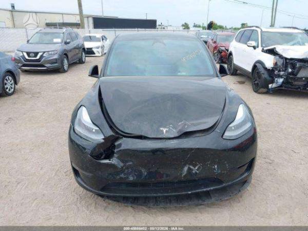 Black Tesla Model Y 2024 in Klaipeda, with an engine capacity of 0.00 L and mileage of 80 thousand km for 21100 €, photo 9 on AUTOMOTO.COM.LV