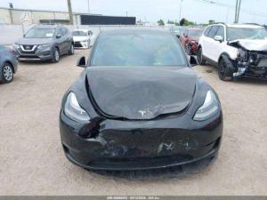 Black Tesla Model Y 2024 in Klaipeda, with an engine capacity of 0.00 L and mileage of 80 thousand km for 21100 €, photo 10 on AUTOMOTO.COM.LV