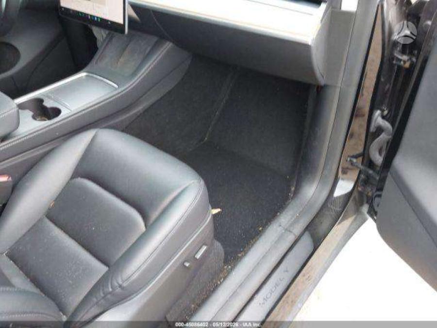 Black Tesla Model Y 2024 in Klaipeda, with an engine capacity of 0.00 L and mileage of 80 thousand km for 21100 €, photo 11 on AUTOMOTO.COM.LV