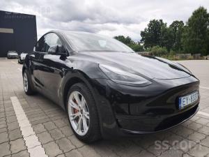 Черный Тесла Модель Y 2024 в Рига, объемом двигателя 0.00 л и пробегом 28 тыс. км за 31500 €, фото  на AUTOMOTO.COM.LV
