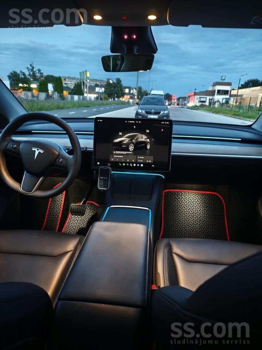 Черный Тесла Модель Y 2024 в Рига, объемом двигателя 0.00 л и пробегом 28 тыс. км за 31500 €, фото 5 на AUTOMOTO.COM.LV