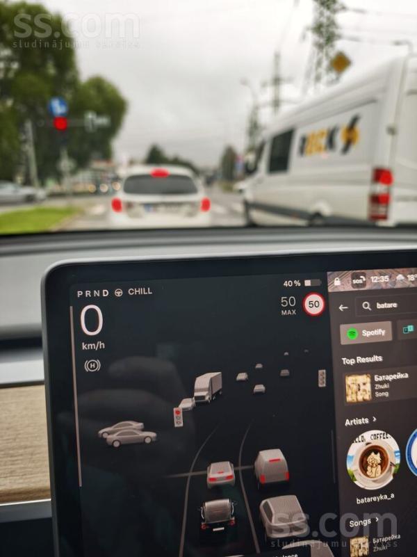 Black Tesla Model Y 2024 in Riga, with an engine capacity of 0.00 L and mileage of 28 thousand km for 31500 €, photo 5 on AUTOMOTO.COM.LV